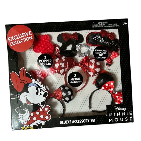 Disney | Accessories | Nwt Disney Minnie Mouse Deluxe Accessory Set ...
